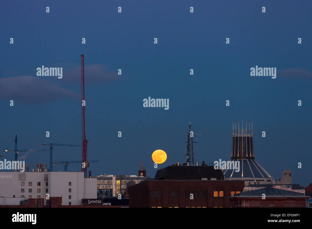 The moon over liverpool hi-res stock photography and images - Alamy