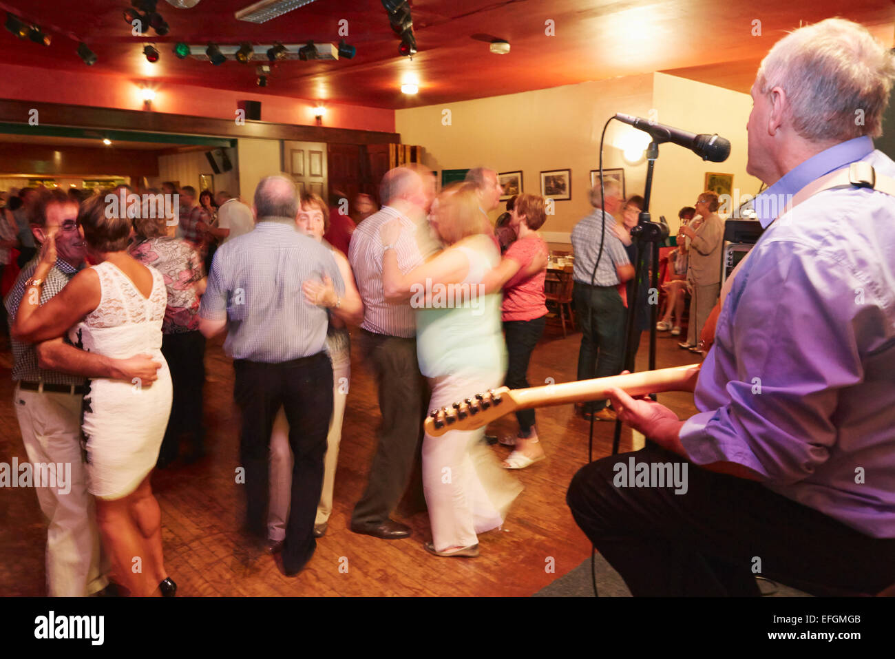 People dancing, Lisdoonvarna, County Clare, Ireland Stock Photo - Alamy