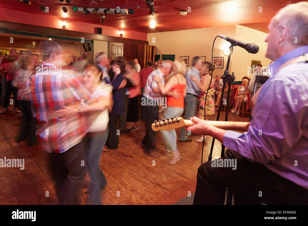 People dancing, Lisdoonvarna, County Clare, Ireland Stock Photo - Alamy