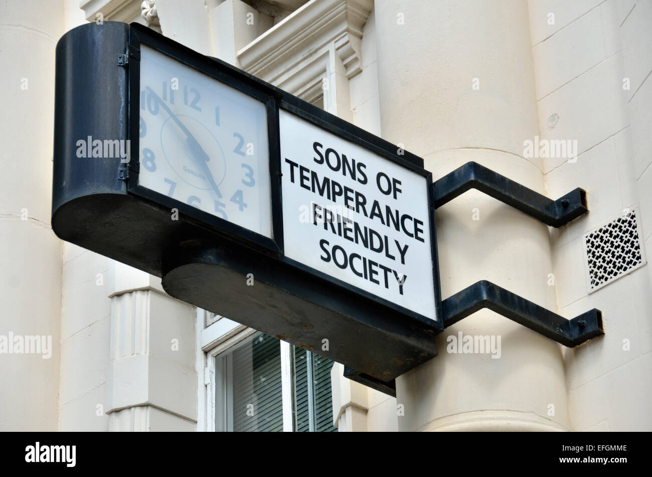 Friendly society hi-res stock photography and images - Alamy