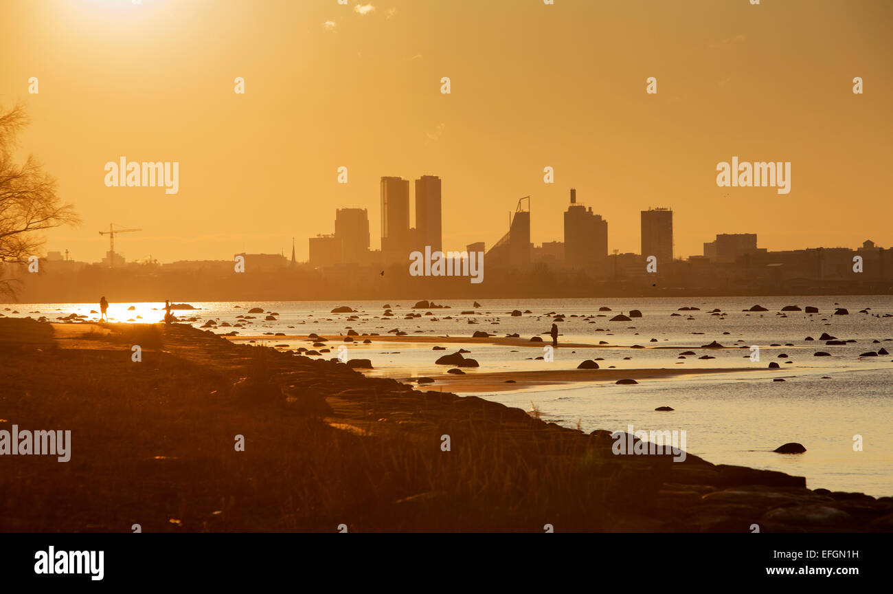 People walking along the seaside Stock Photo - Alamy