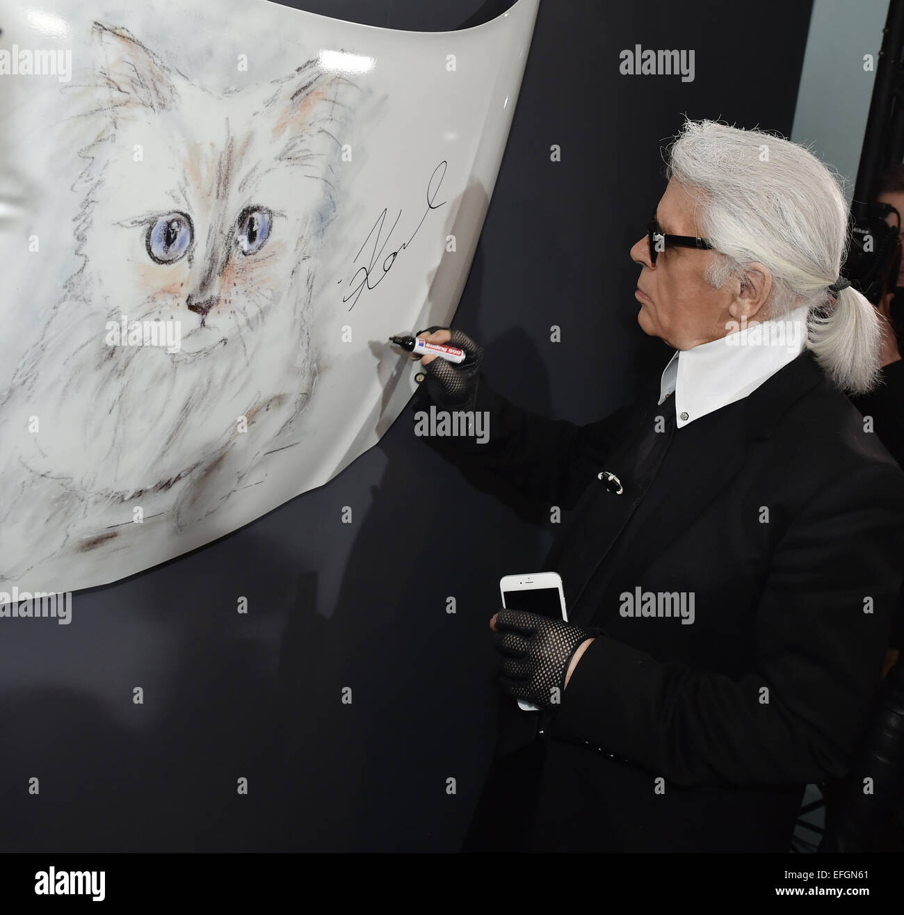 Karl lagerfeld choupette cat hi-res stock photography and images - Alamy