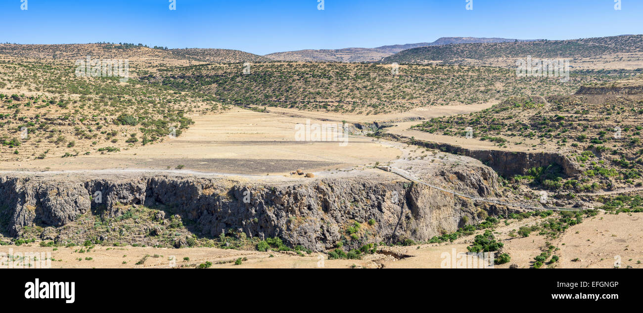 Bridge over chasm hi-res stock photography and images - Alamy