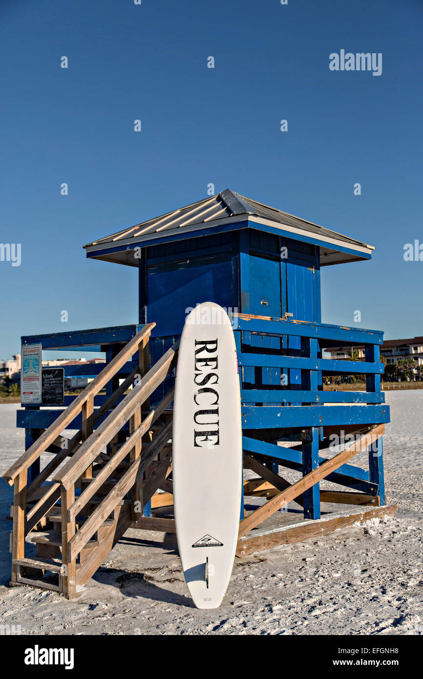 Lifeguard station and paddle board on Siesta Key beach Sarasota ...