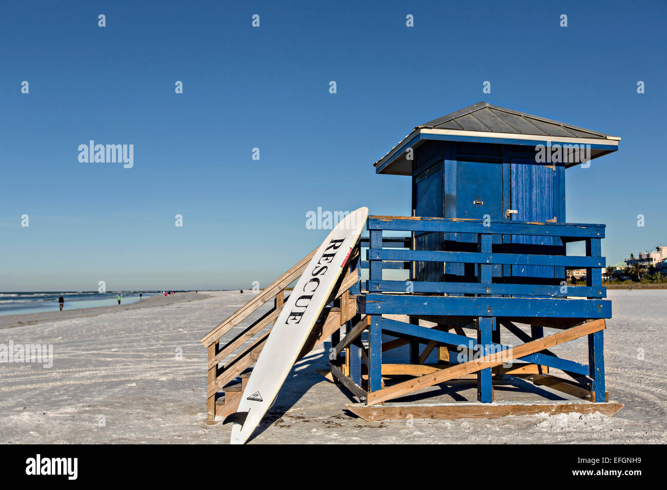 Lifeguard station and paddle board on Siesta Key beach Sarasota ...