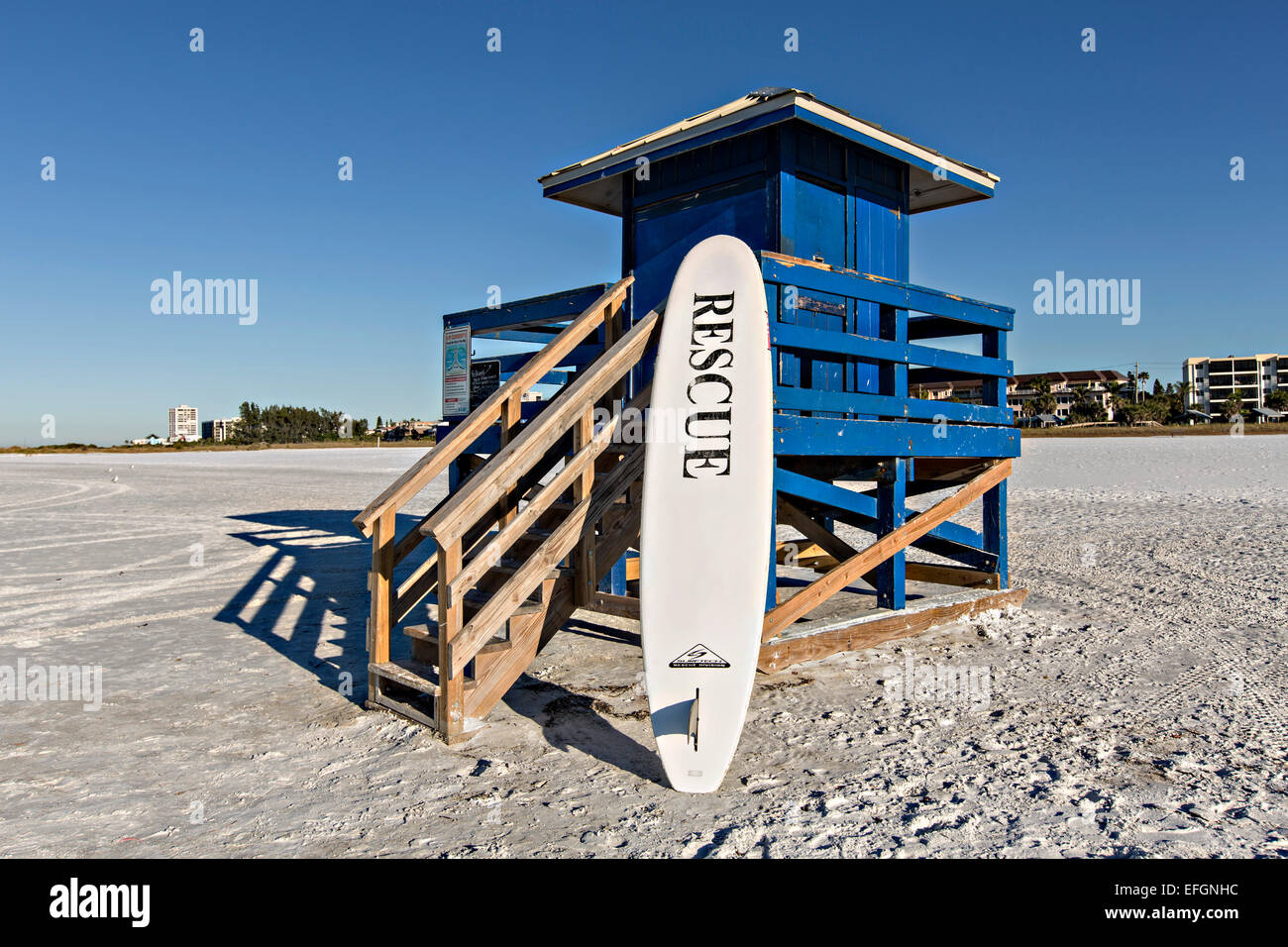 Lifeguard station and paddle board on Siesta Key beach Sarasota ...