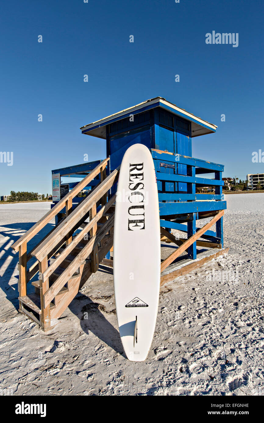 Lifeguard station and paddle board on Siesta Key beach Sarasota ...
