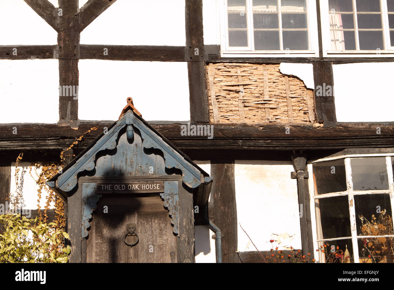Medieval timber framed house medieval hi-res stock photography and ...