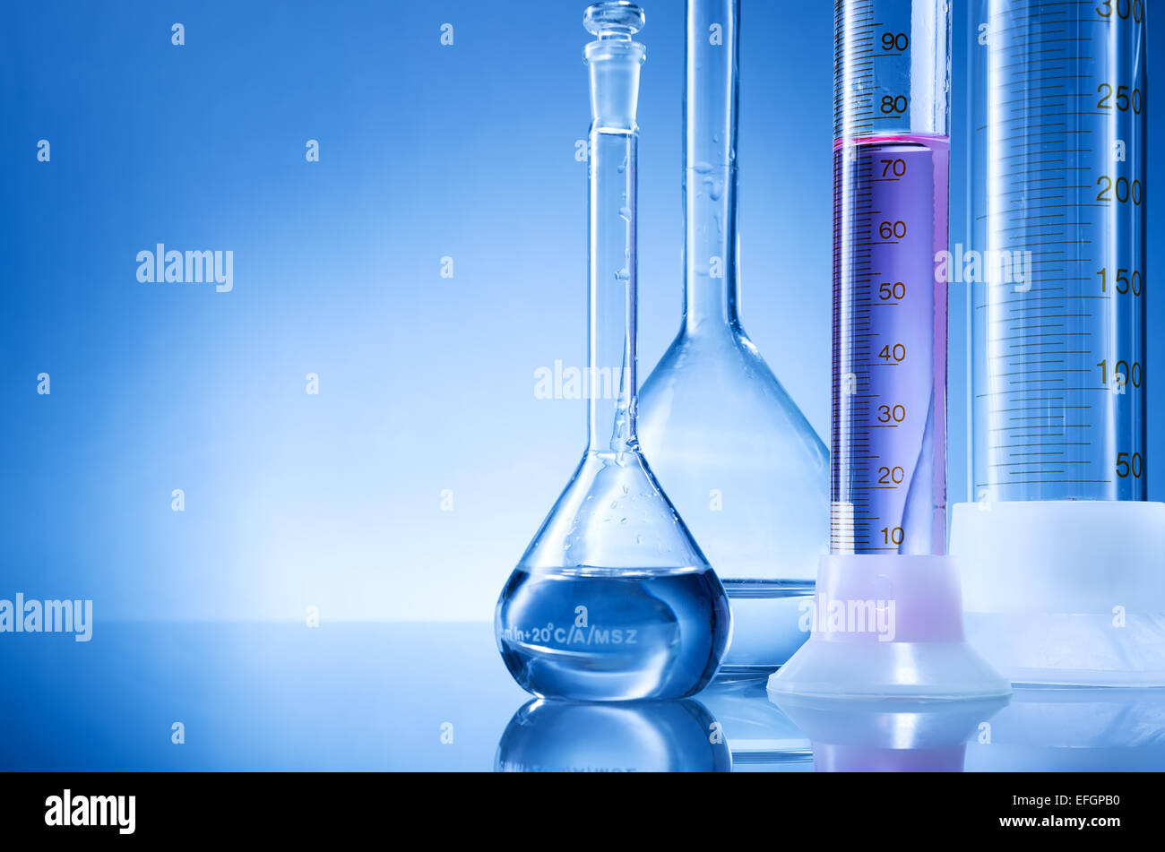 Test tubes with pink solution hi-res stock photography and images - Alamy