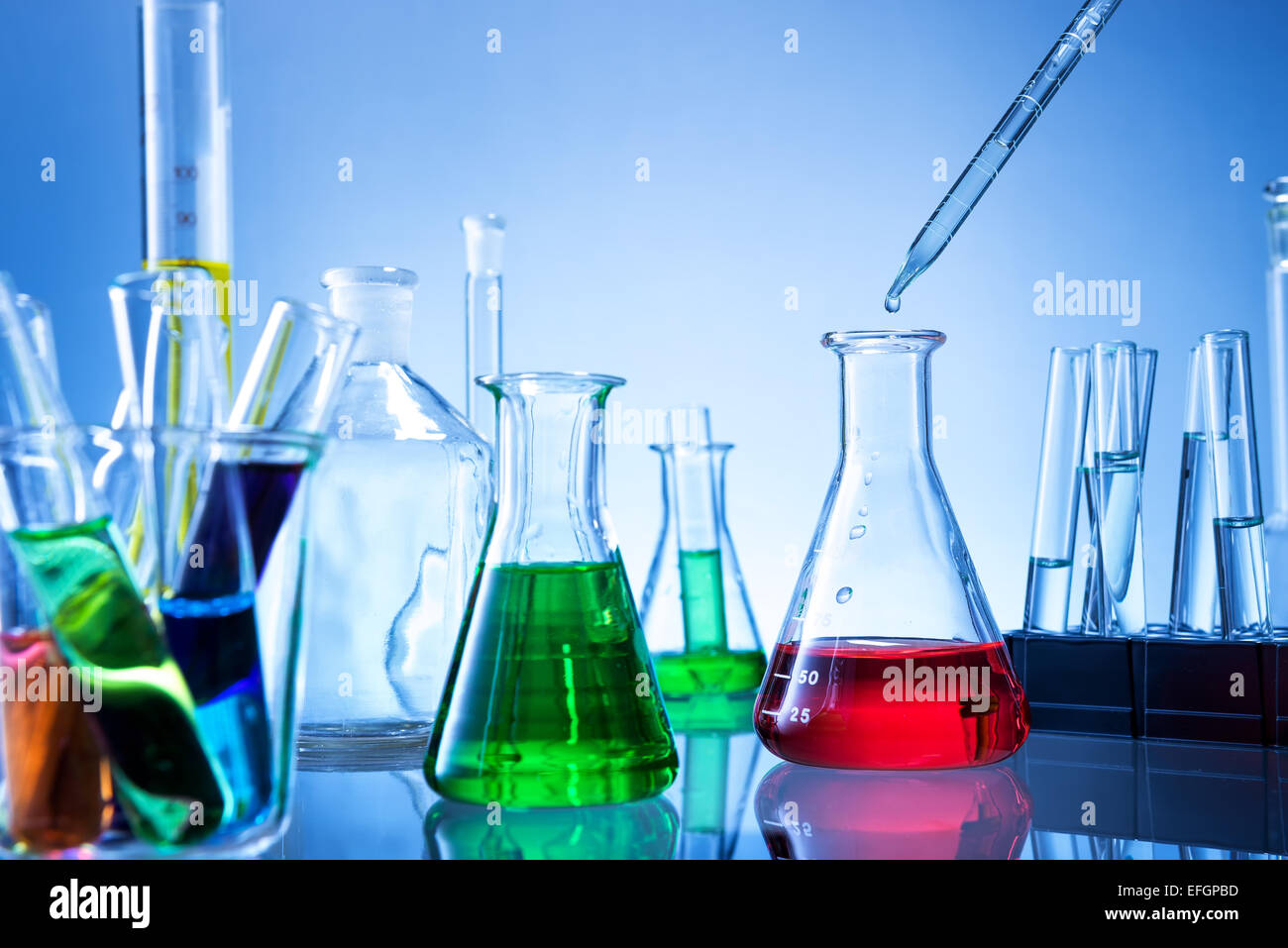 Laboratory glass filled liquid hi-res stock photography and images - Alamy