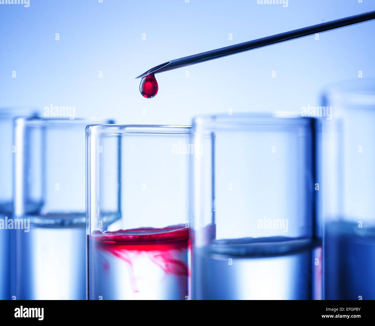 Red liquid beaker hi-res stock photography and images - Alamy