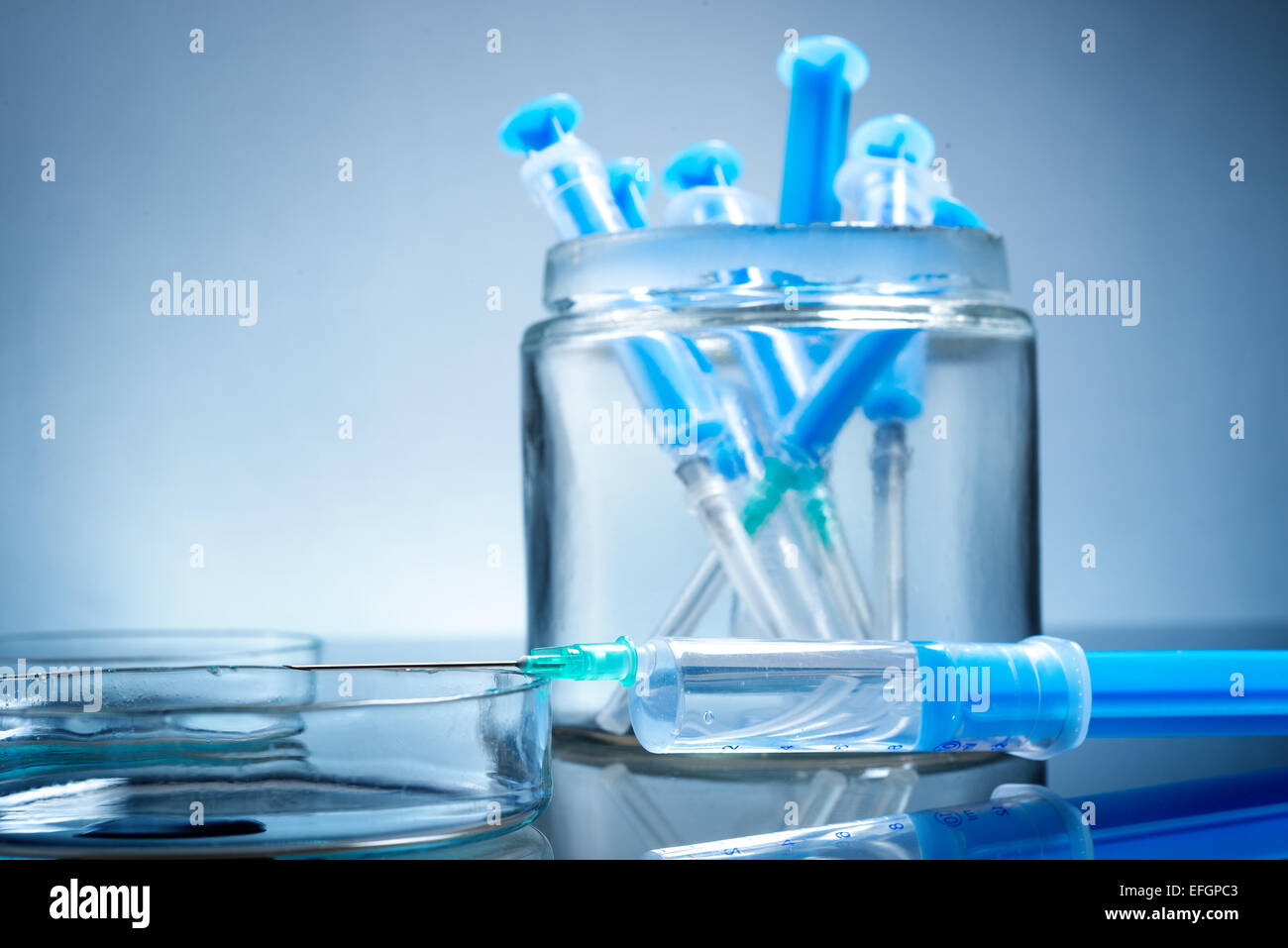 Injection needle on blue hi-res stock photography and images - Alamy