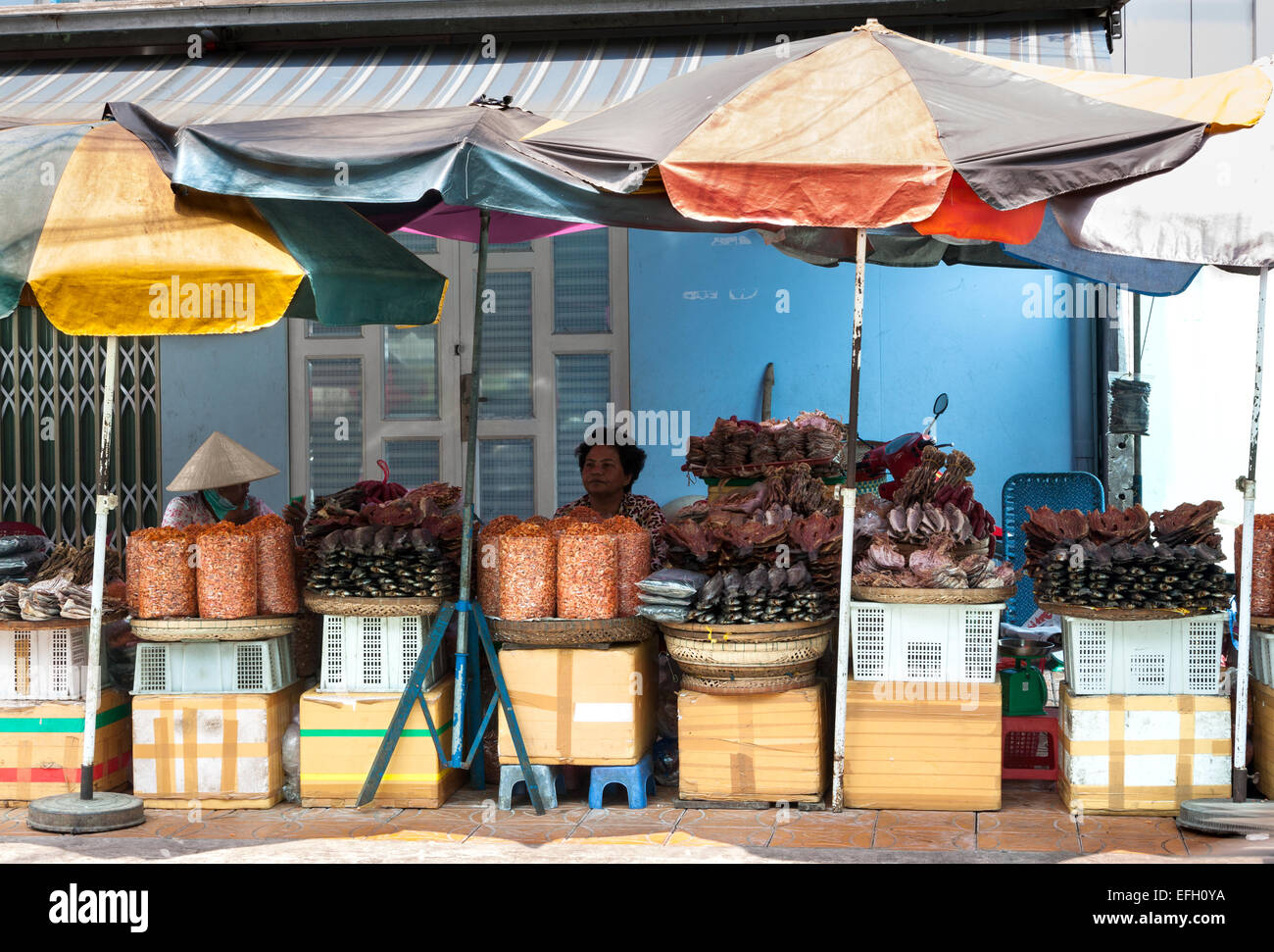Vietnam food market stall fish seafood hi-res stock photography and ...
