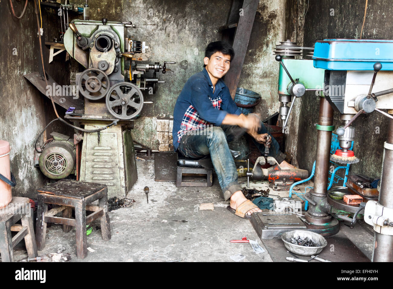 Vietnamese mechanic working in his workshop in Can Tho Stock Photo - Alamy