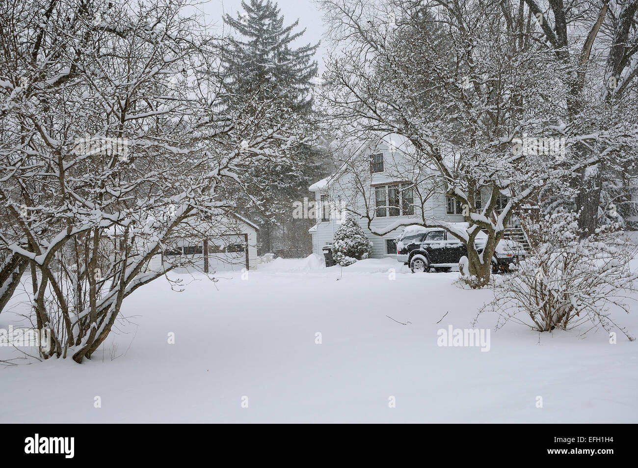 Winter Cottage Scenic Stock Photo - Alamy