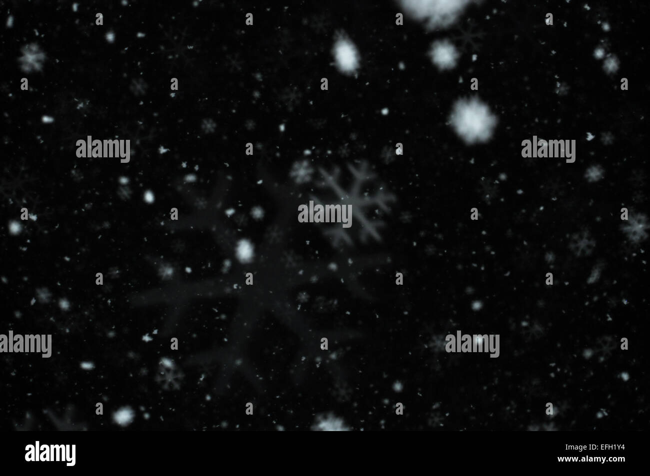 Snow falling night sky hi-res stock photography and images - Alamy