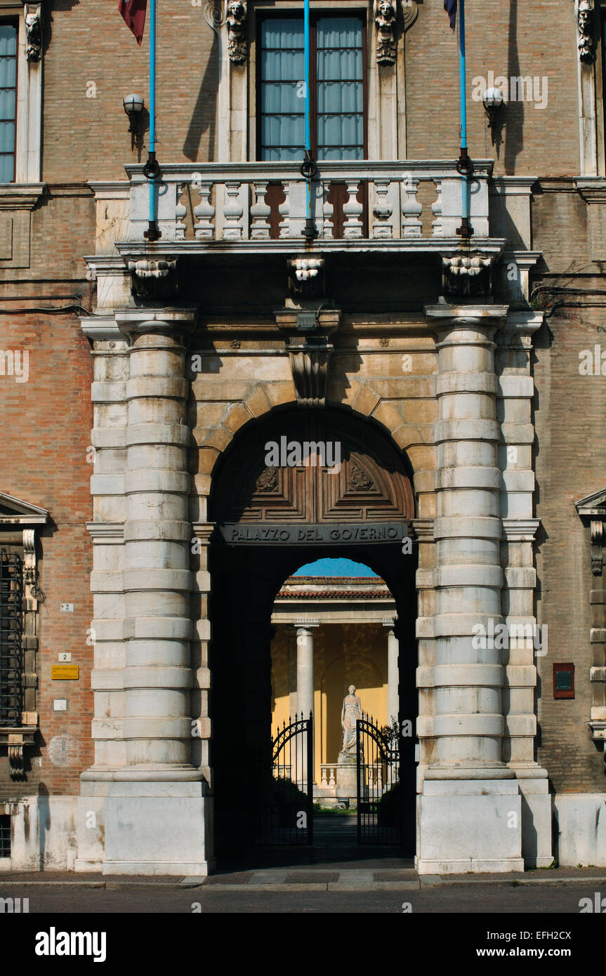 Palazzo paulucci piazza romagna square statue travel vertical world hi ...