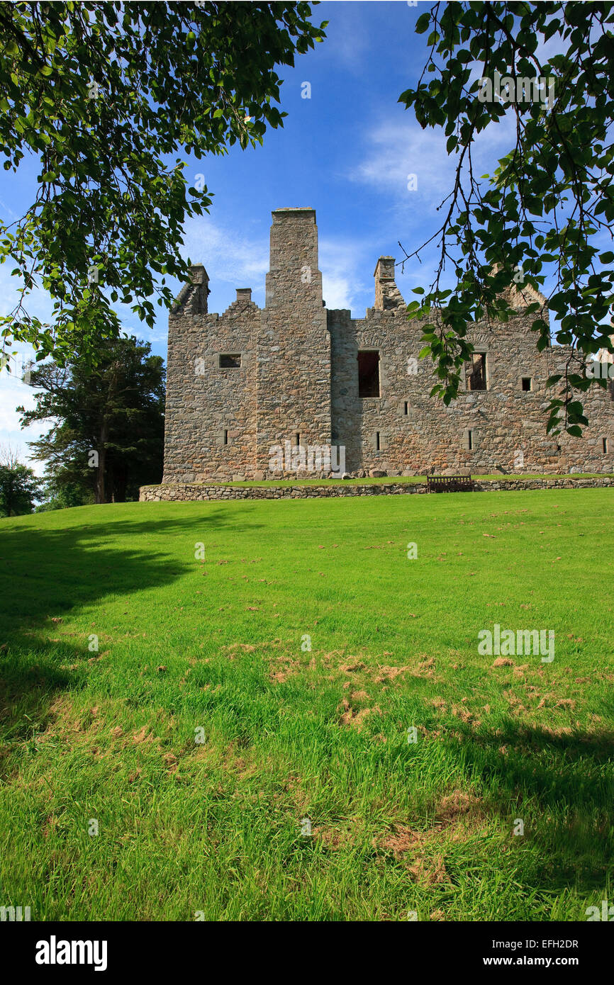 Scotland castle tourism hi-res stock photography and images - Alamy