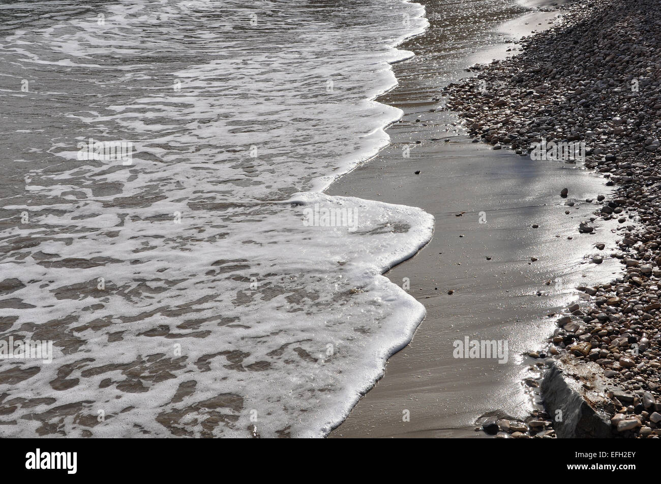 Water surface waves stone hi-res stock photography and images - Alamy