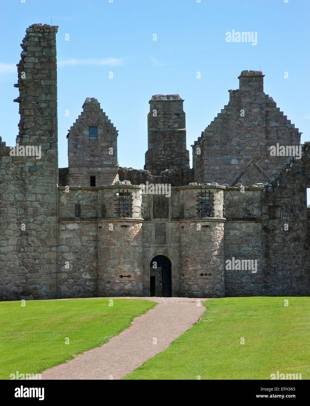 Scotland castle tourism hi-res stock photography and images - Alamy
