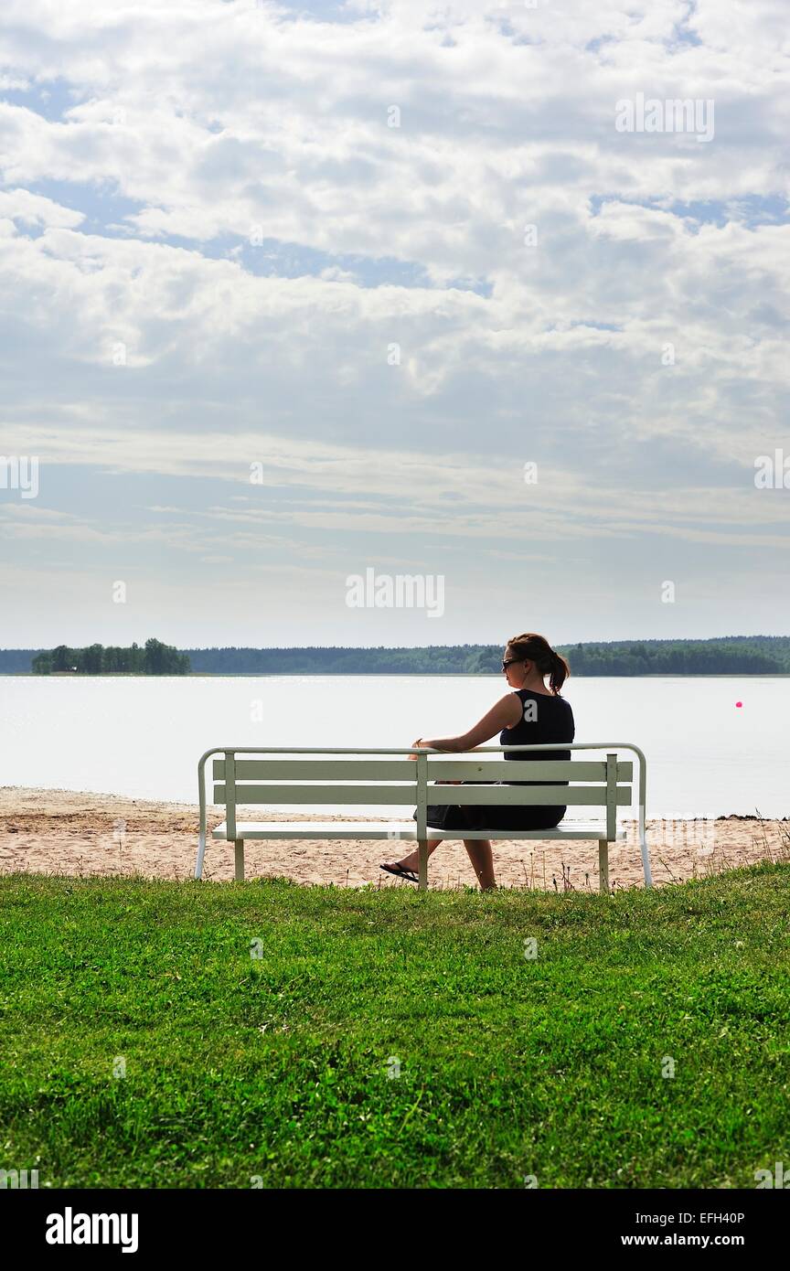 Woman sit bench hi-res stock photography and images - Alamy