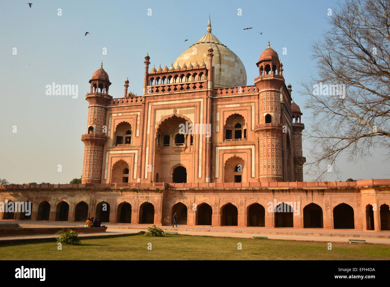Mughal empire tomb hi-res stock photography and images - Alamy