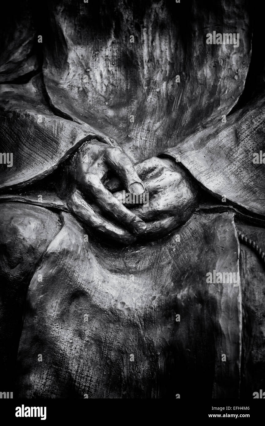 Cupped hand statue hi-res stock photography and images - Alamy