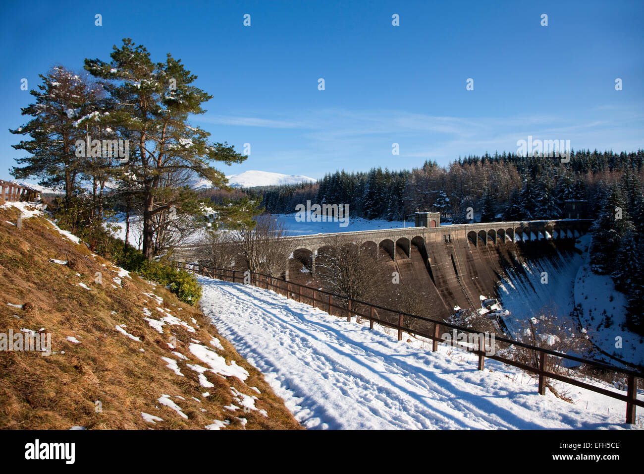 Laggan Dam High Resolution Stock Photography and Images - Alamy