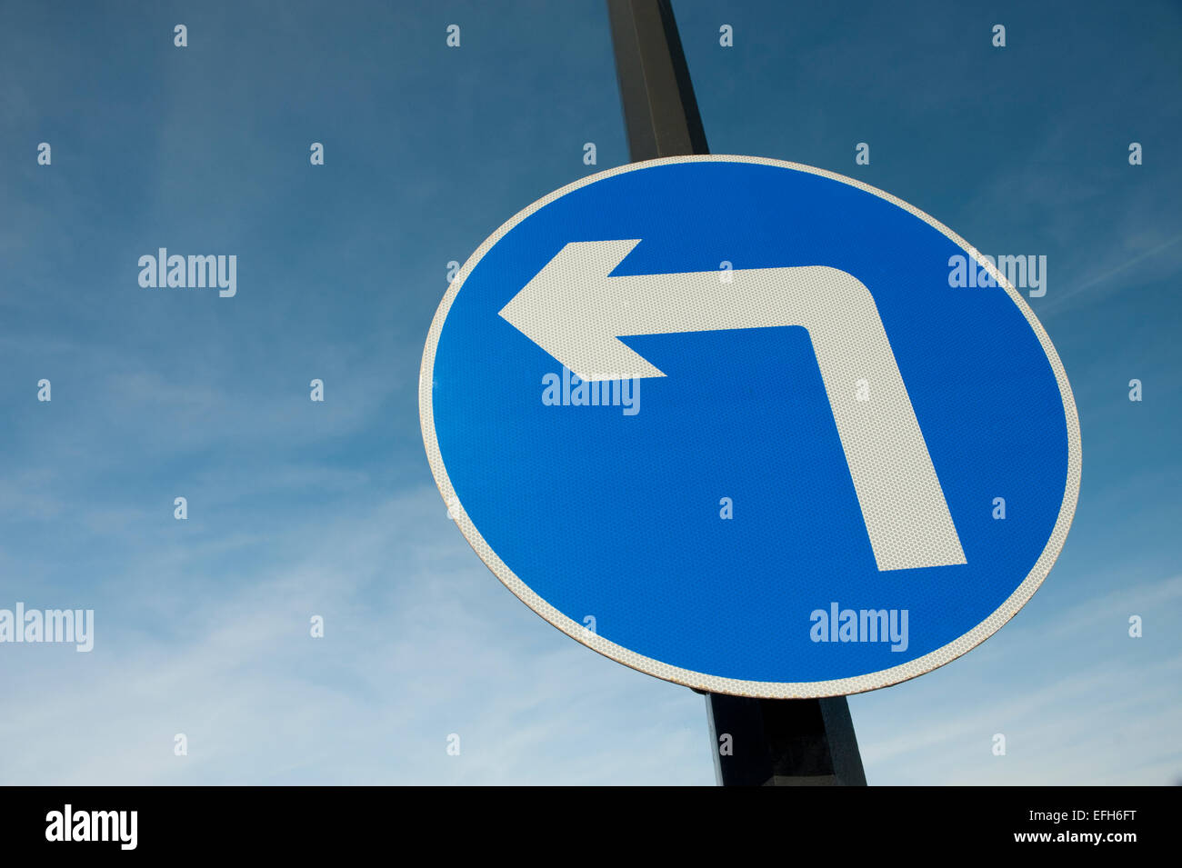 Motorway sign left hi-res stock photography and images - Alamy