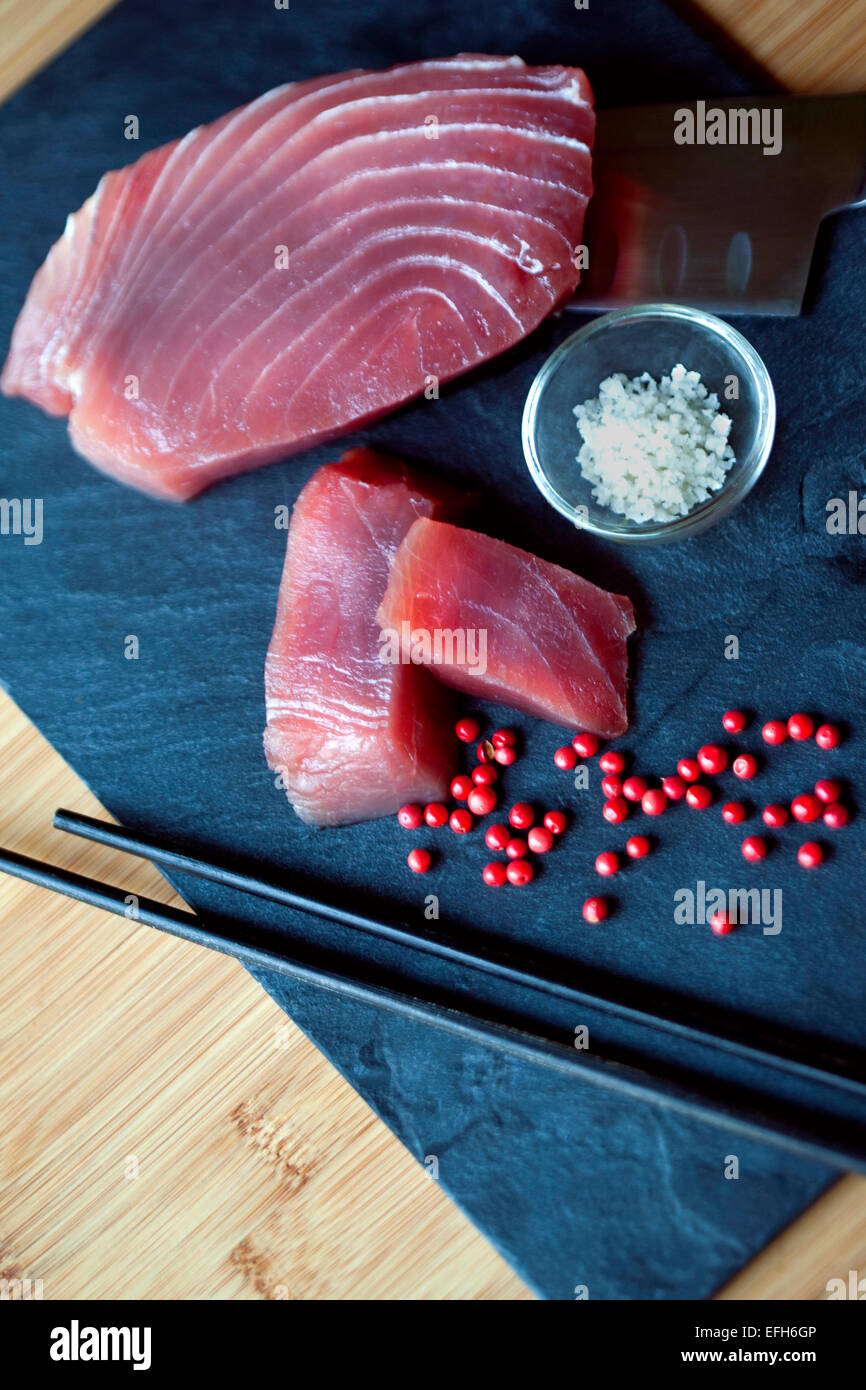 Raw tuna, salt and pepper Stock Photo - Alamy