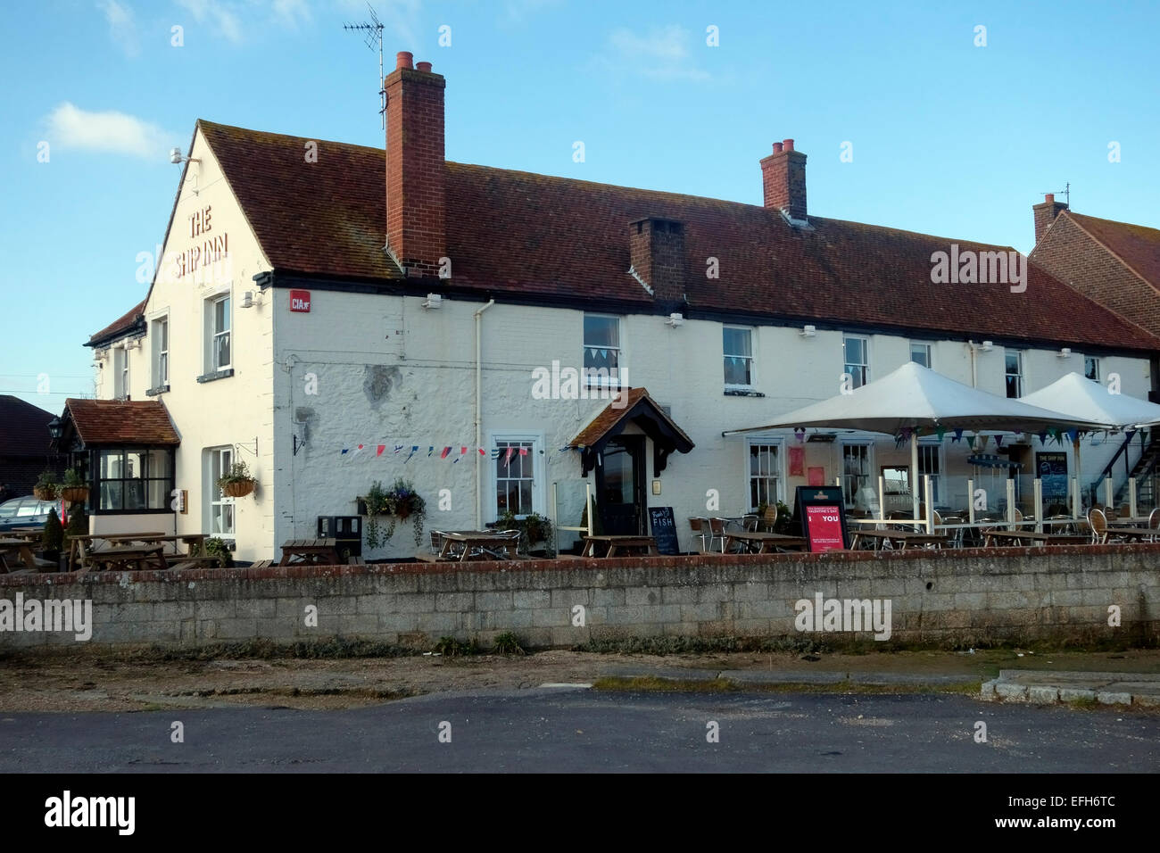 Ship inn langstone havant hampshire hi-res stock photography and images ...