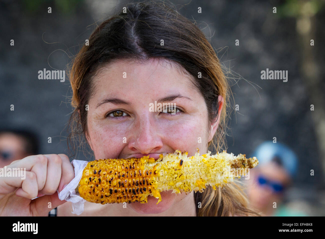 Woman with corn on the cob hi-res stock photography and images - Alamy