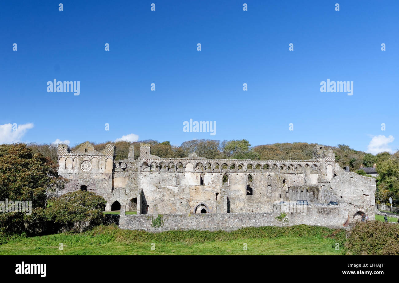 St Davids Cathedral (Welsh Eglwys Gadeiriol Tyddewi), is situated in St ...