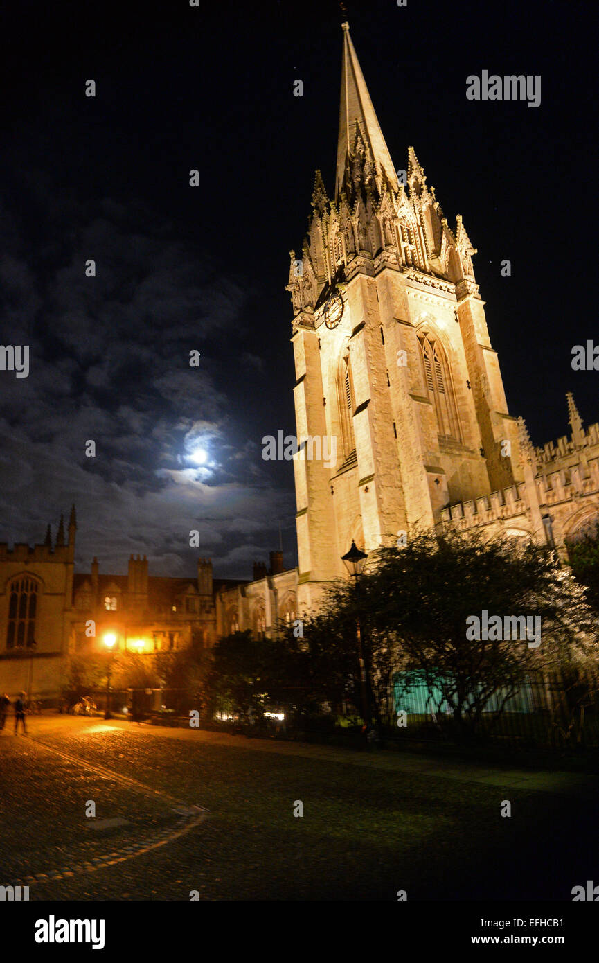 Full moon and Jupiter seen in Oxford, England UK with St. Mary's church ...