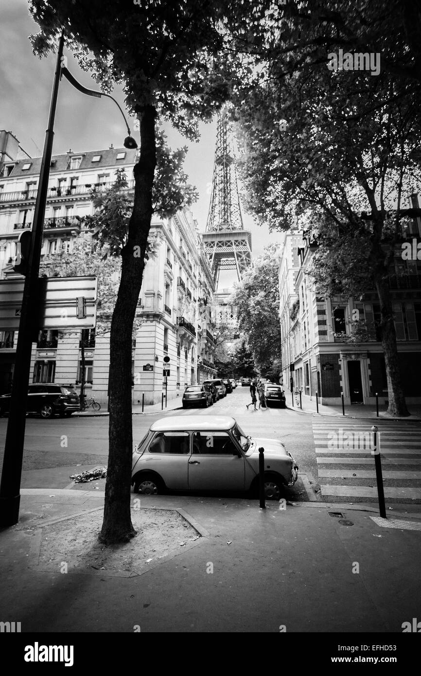 Paris street scene Black and White Stock Photos & Images - Alamy