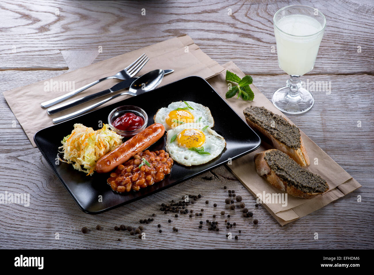 Full english breakfast table hi-res stock photography and images - Alamy