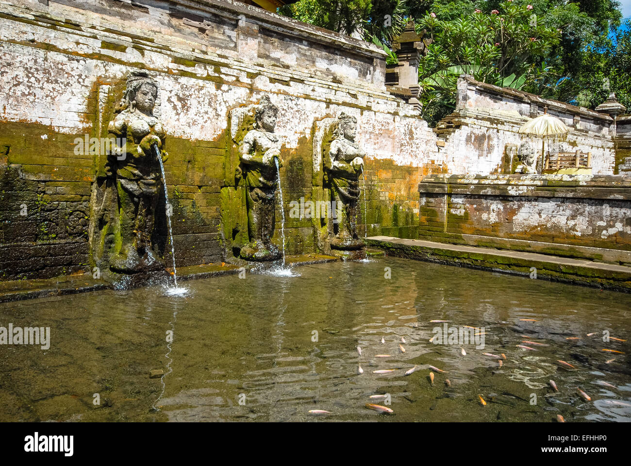 fountain with female statues in bali indonesia Stock Photo - Alamy