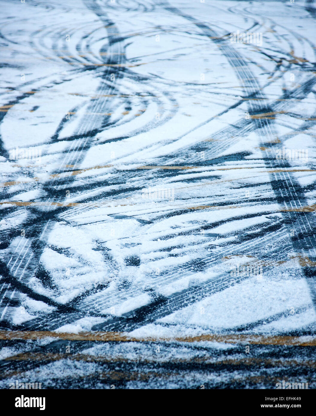 Road tire skid marks hi-res stock photography and images - Alamy