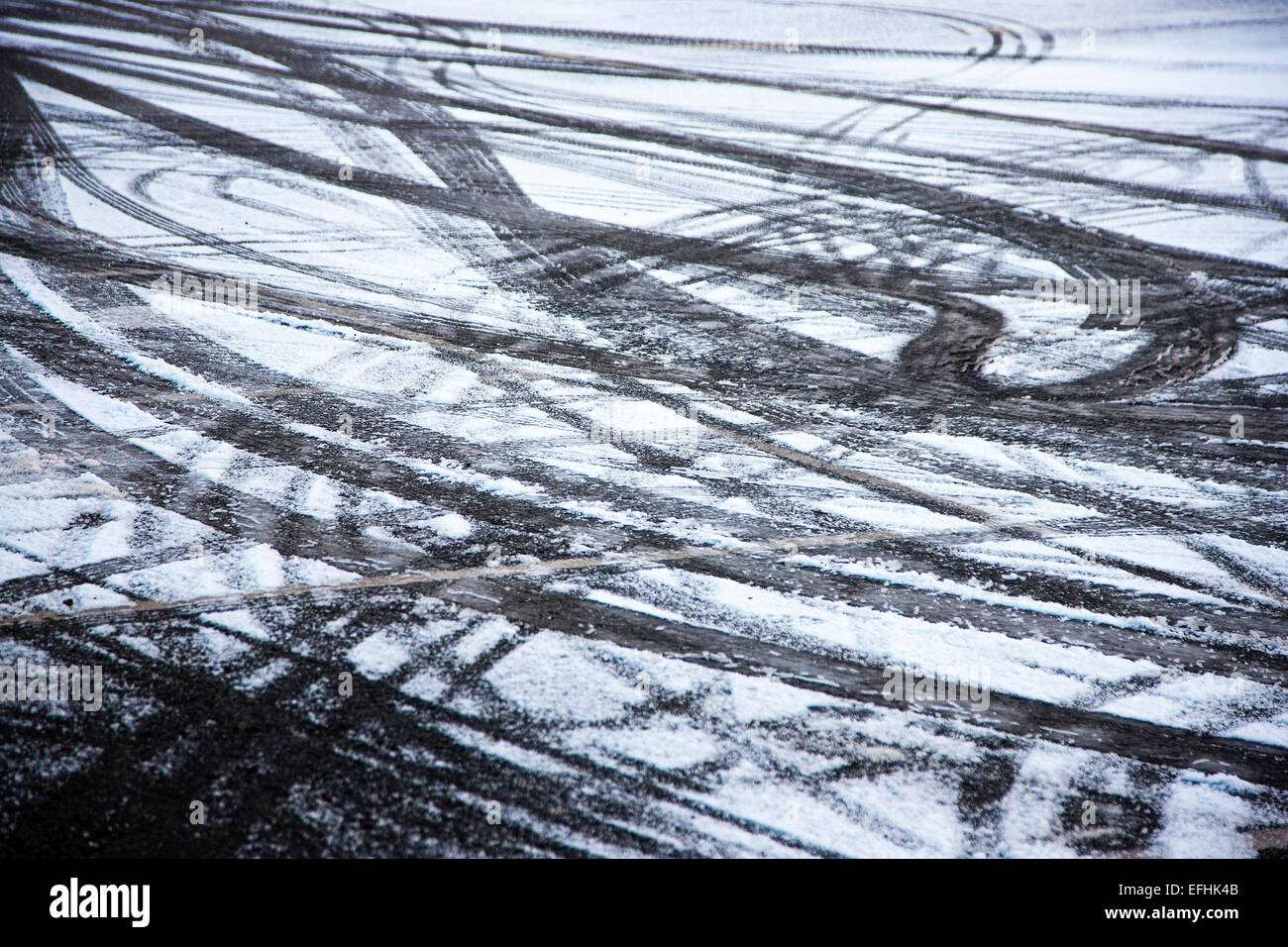 Road tire skid marks hi-res stock photography and images - Alamy
