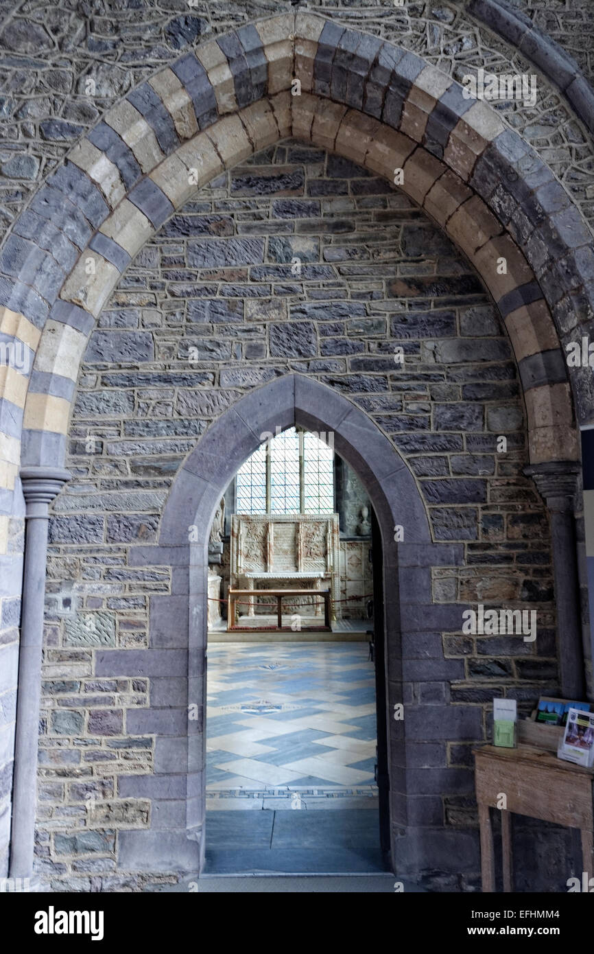 St davids cathedral shrine hi-res stock photography and images - Alamy