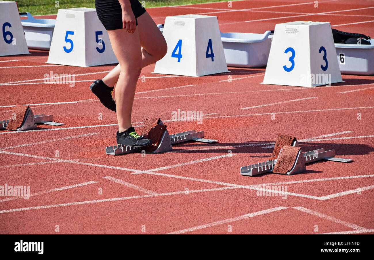 Runner at the starting line of the running track Stock Photo - Alamy