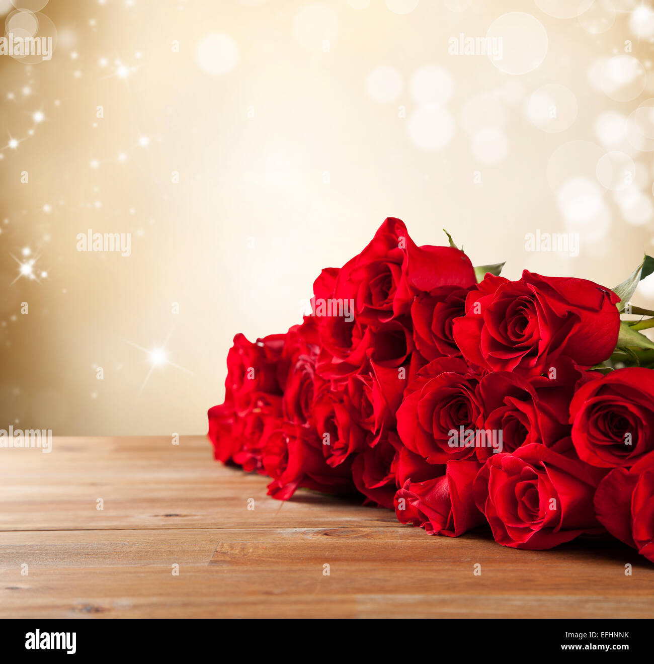 Bouquet of roses on wooden desk Stock Photo - Alamy