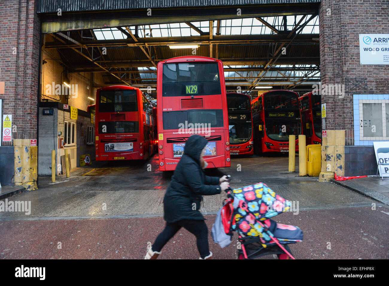 Wood Green, London, UK. 5th February 2015. Wood Green bust station ...