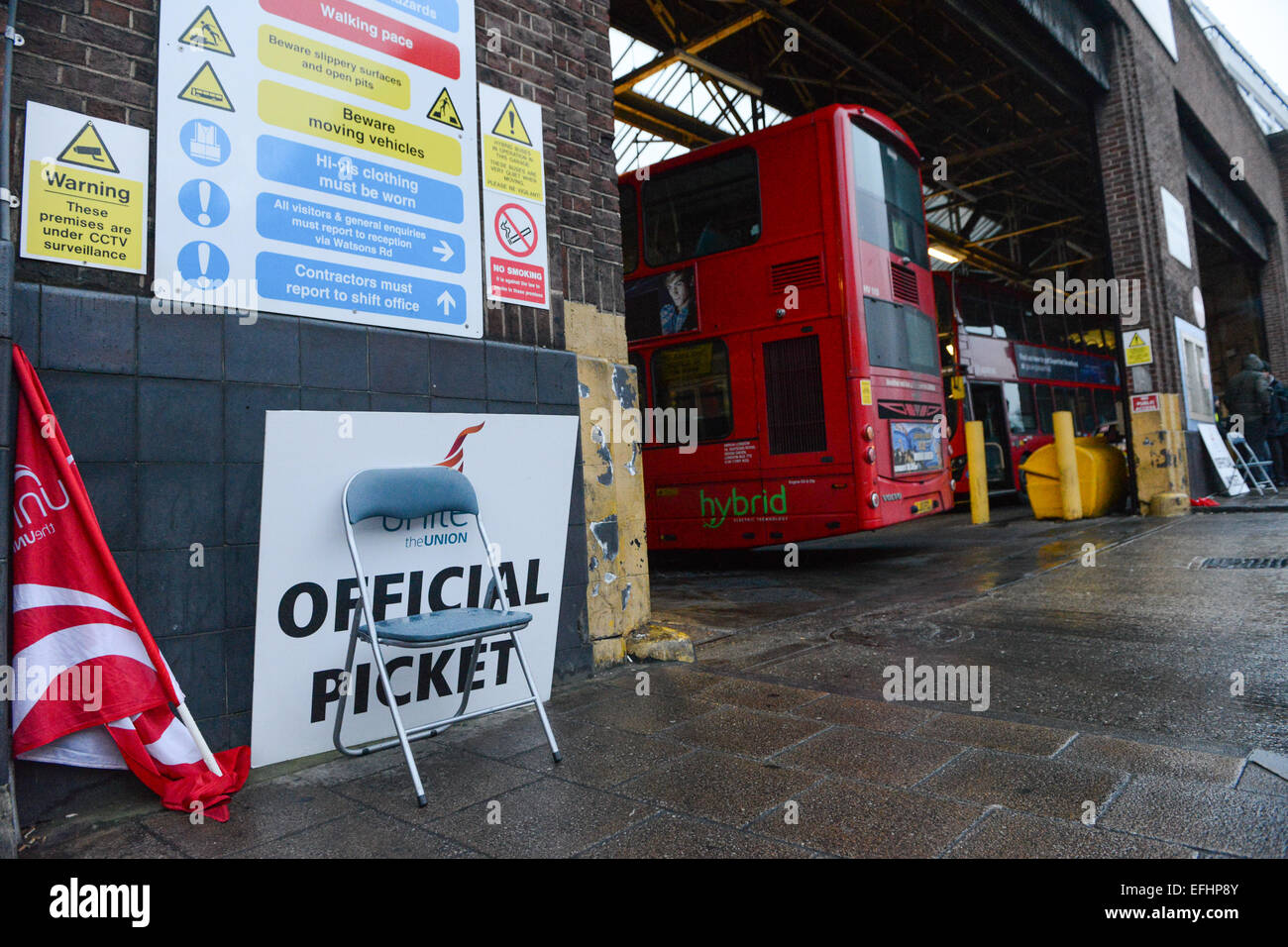 Wood Green, London, UK. 5th February 2015. Wood Green bust station ...
