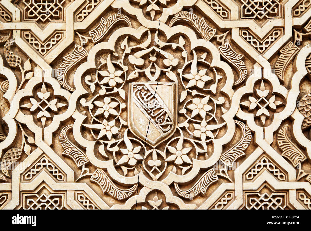 Detail arabesque pattern alhambra hi-res stock photography and images ...