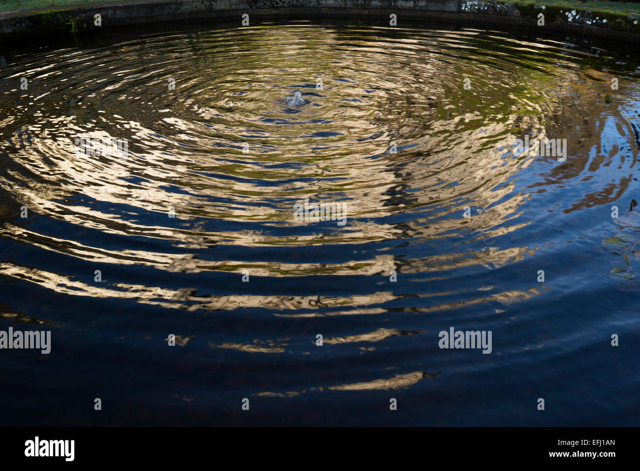 Fountain water ripples hi-res stock photography and images - Alamy