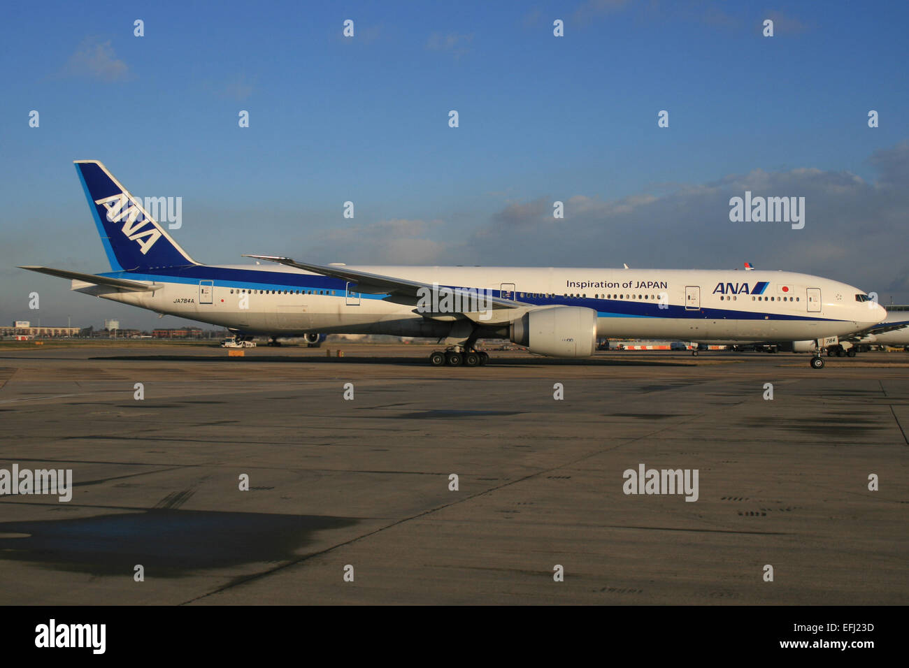 Boeing 777 ana airlines hi-res stock photography and images - Alamy