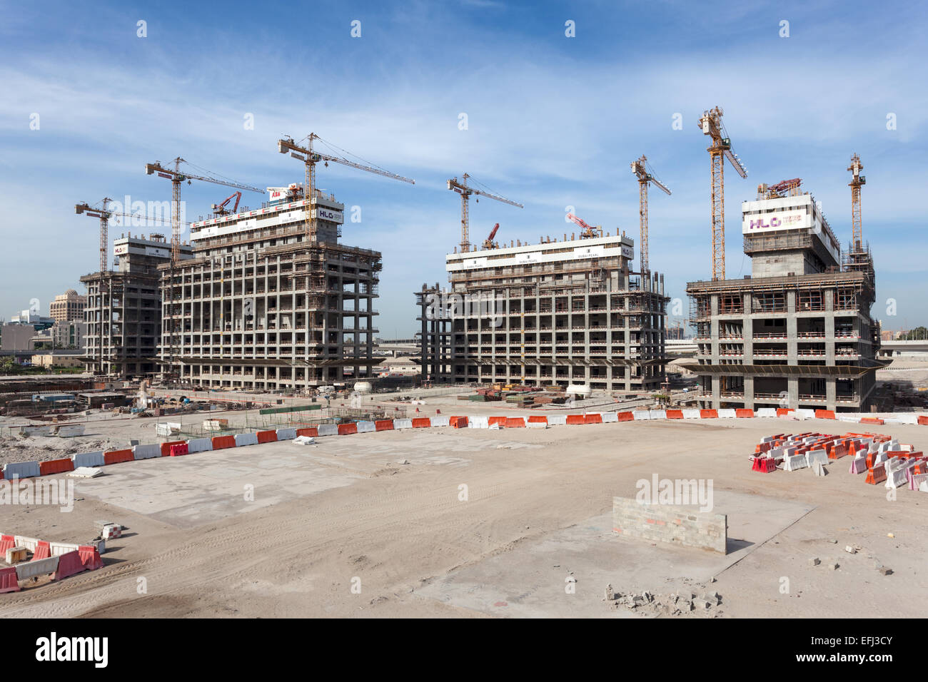 The Dubai Pearl construction site Stock Photo - Alamy