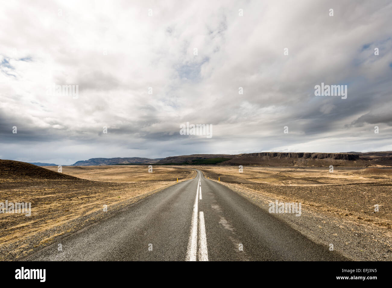 Traffic free country lane hi-res stock photography and images - Alamy