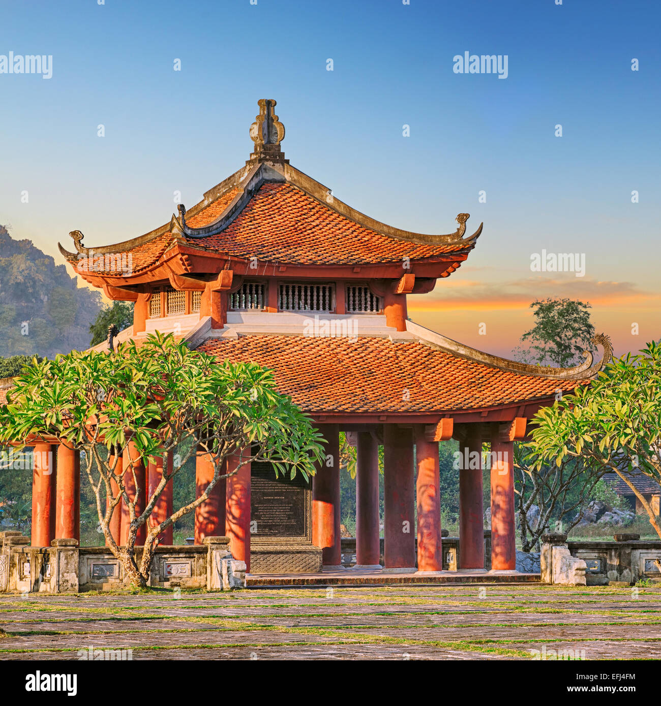 Japanese traditiona architecture hi-res stock photography and images ...